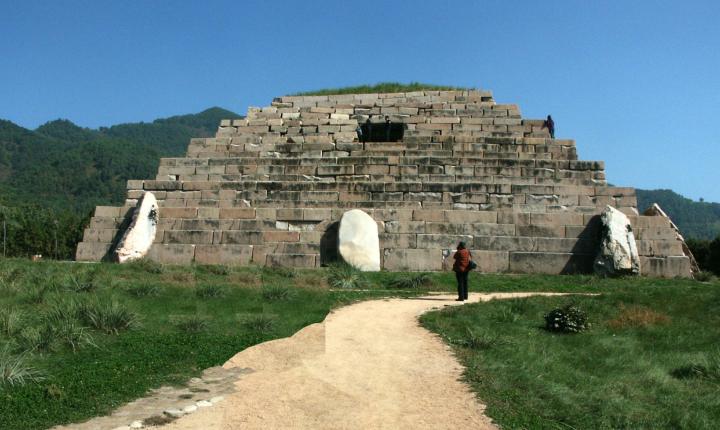 Under The Angsana Tree: A look at China’s puzzling pyramids