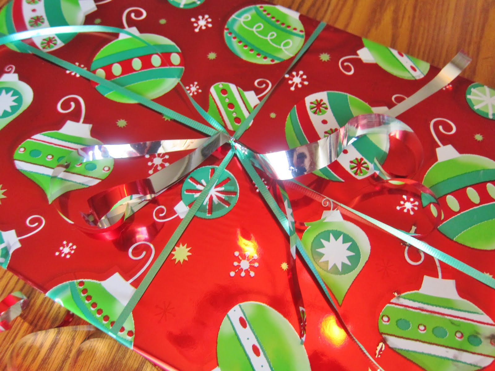 Chelsea's: Wrapping Paper Bow