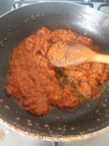 Batata Bhungla / Spiced Garlic Potato with Fryums - Gujarathi Street Food