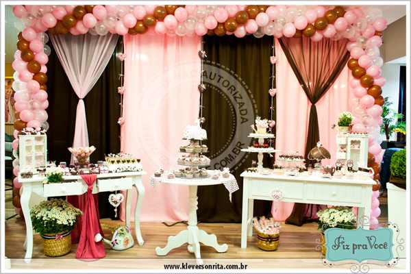 Festa Marrom e Rosa: Decoração marrom e rosa de fundo