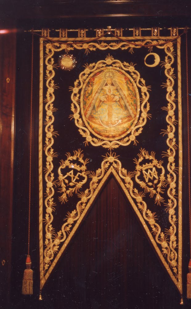 CENTRO DE DISTRIBUCION COFRADE: ESTANDARTES BORDADOS ORO