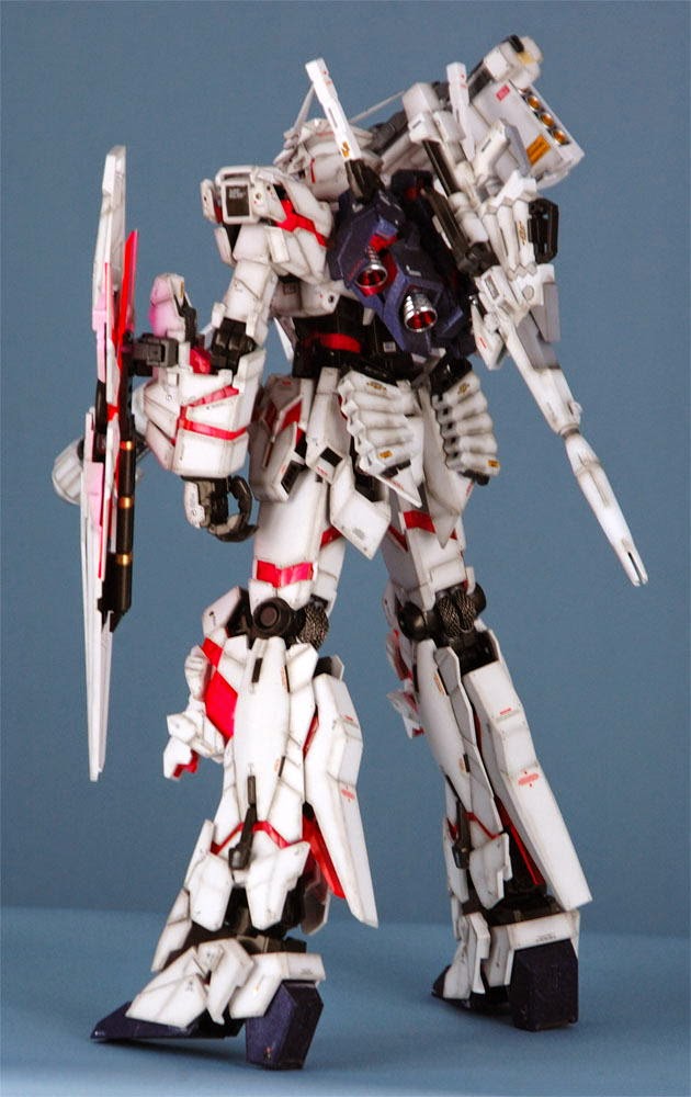 Custom Build: MG 1/100 Unicorn Gundam + MS Cage