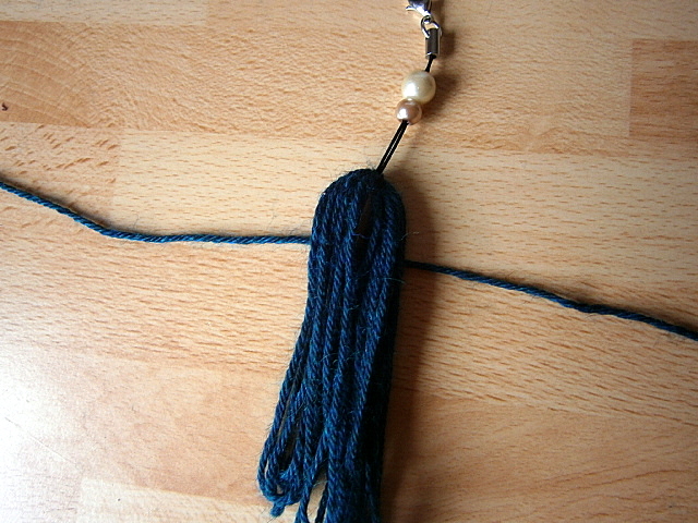 ULRIKES SMAATING: DIY: Quasten selbst machen ....