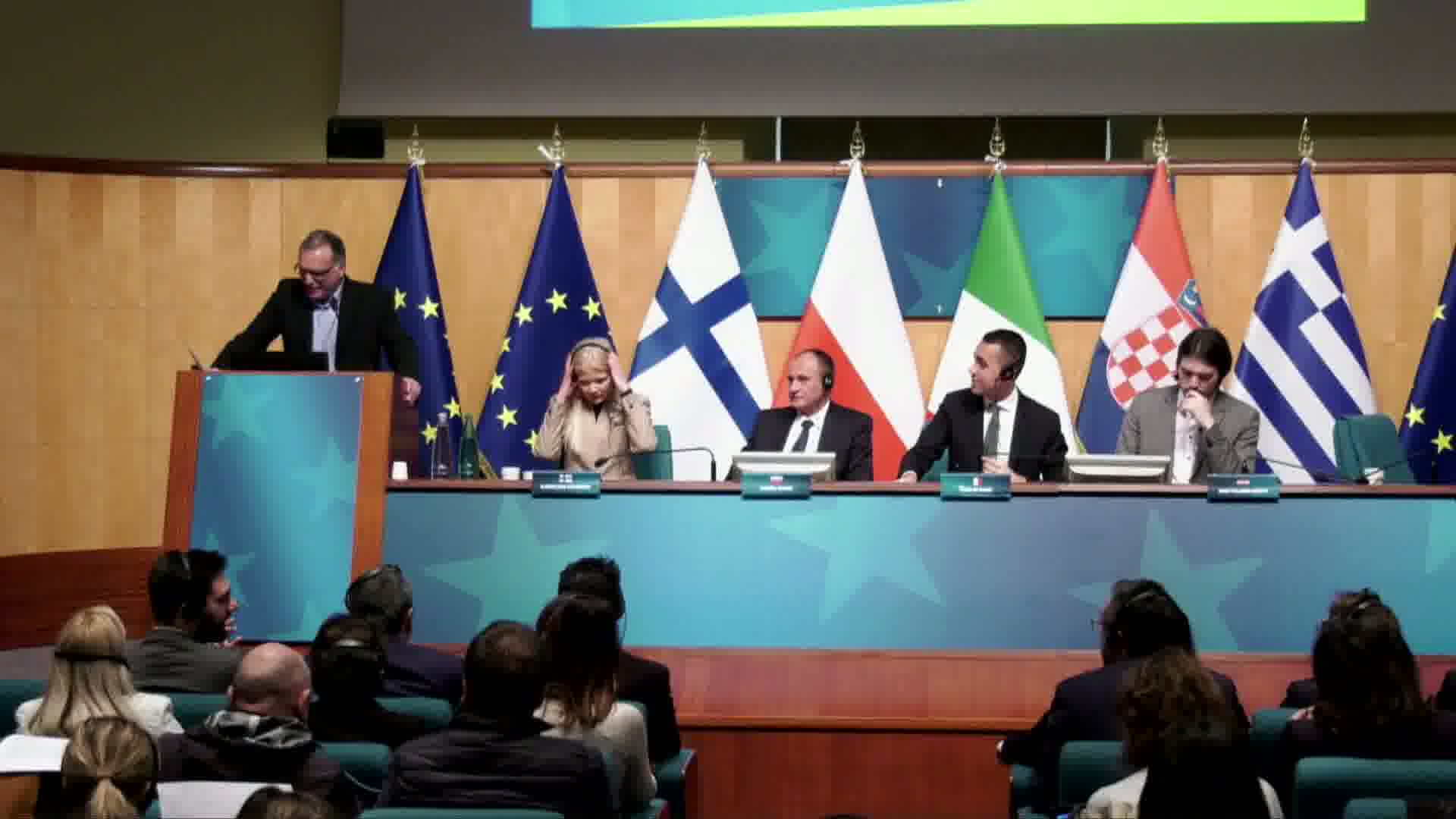 Το ελεύθερο ιστολόγιο του κόμματος ΑΚΚΕΛ: Το ΜΑΝΙΦΕΣΤΟ της ...
