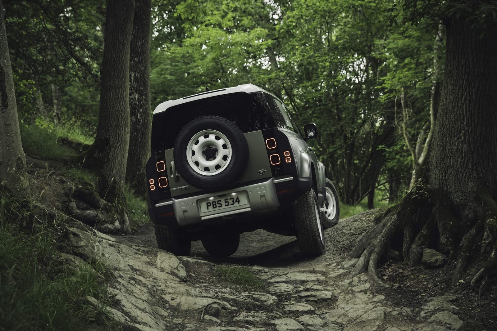 Novo Land Rover Defender chega ao Brasil em 2020: fotos e ...