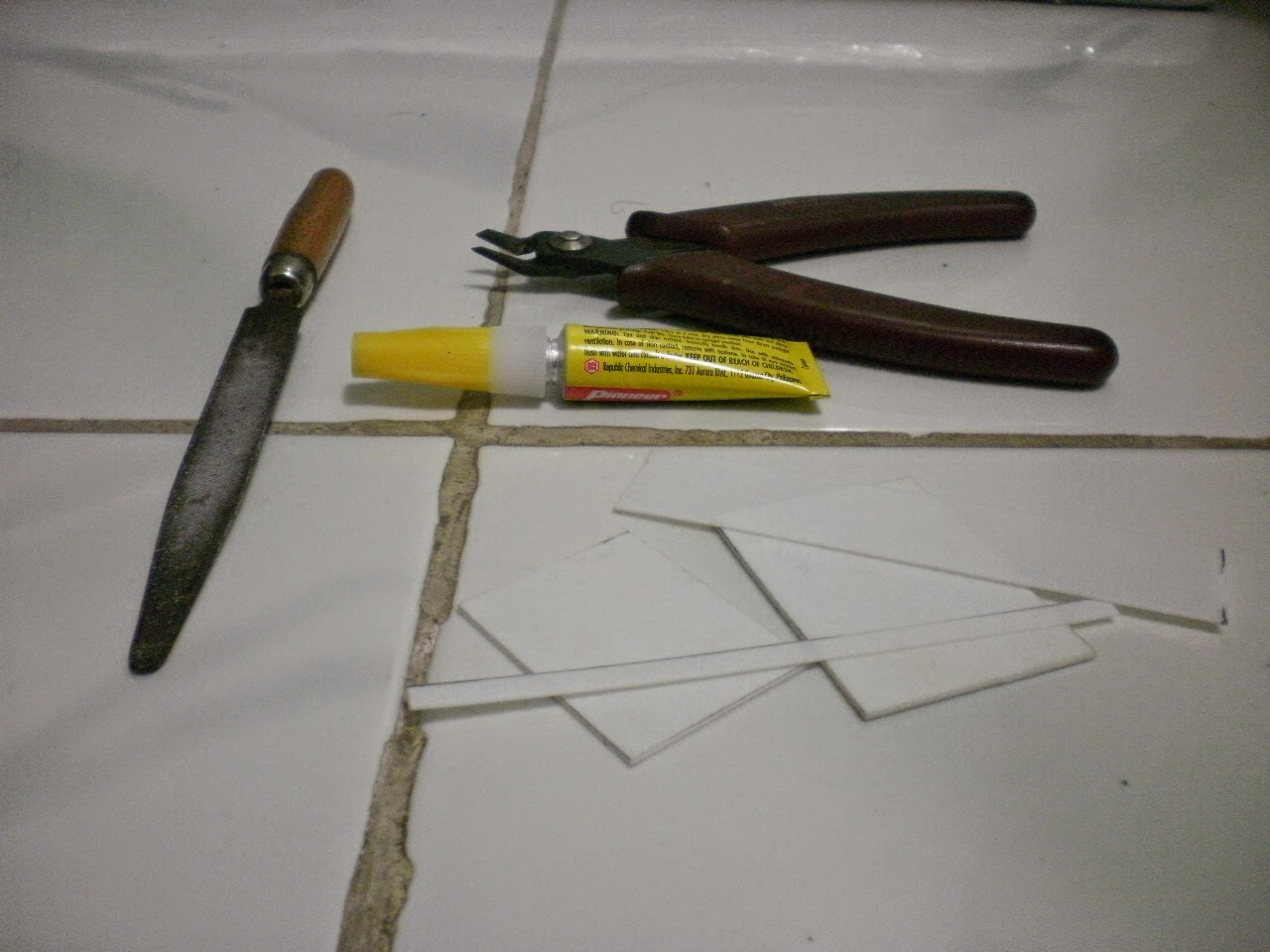 Drew's Gunpla Tips: How to make weapon handles fit to HG manipulators