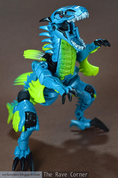 The Rave Corner: Transformers AOE Deluxe Slash Review