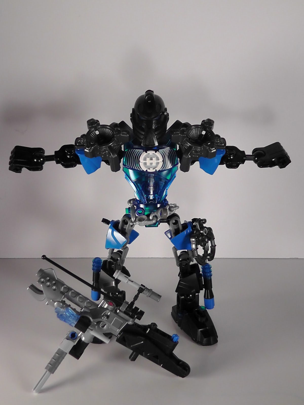 The Brick Worm: Hero Factory review