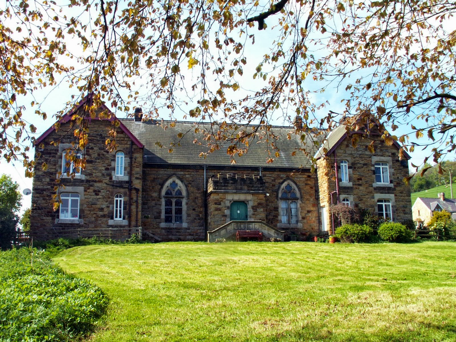 Roy's blog: SOME UNUSUAL 'PRACTICAL' BUILDINGS