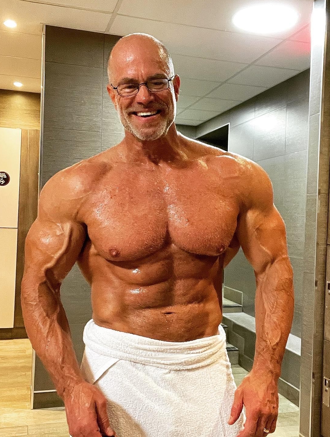 Maximum Masculinity - Hot Personaltrainer & Super Macho Bodybuilders ...