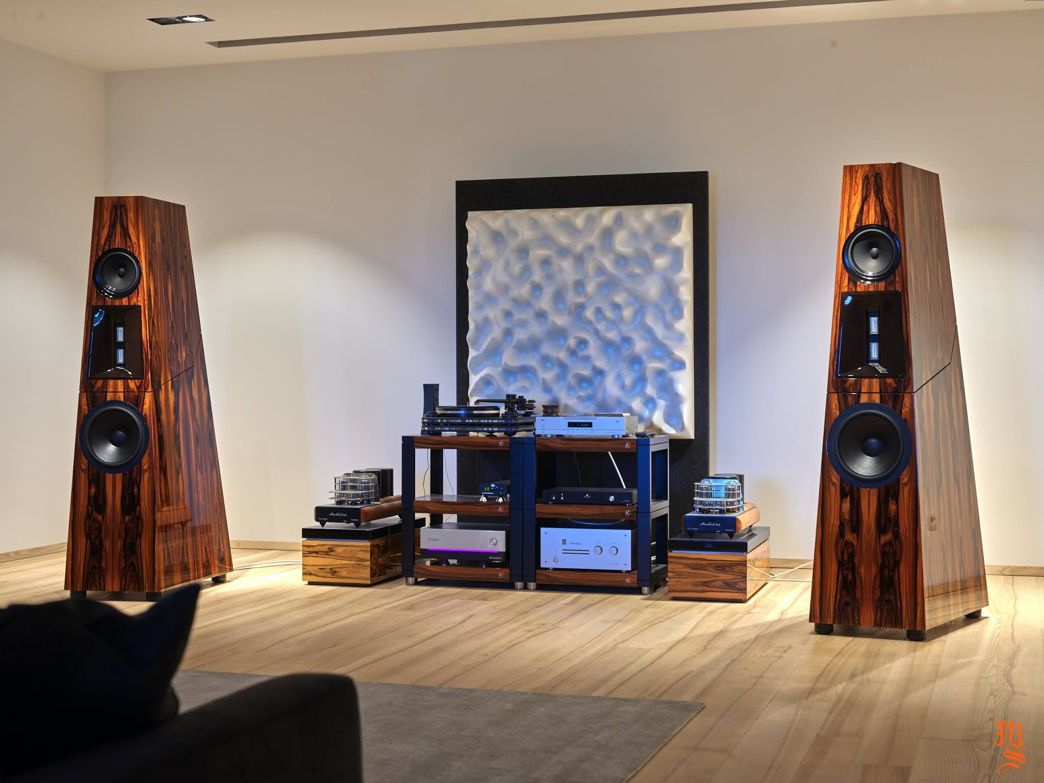 KAISER ACOUSTICS GRANDE PHOTOS – M & S | Ultimate High-Fidelity