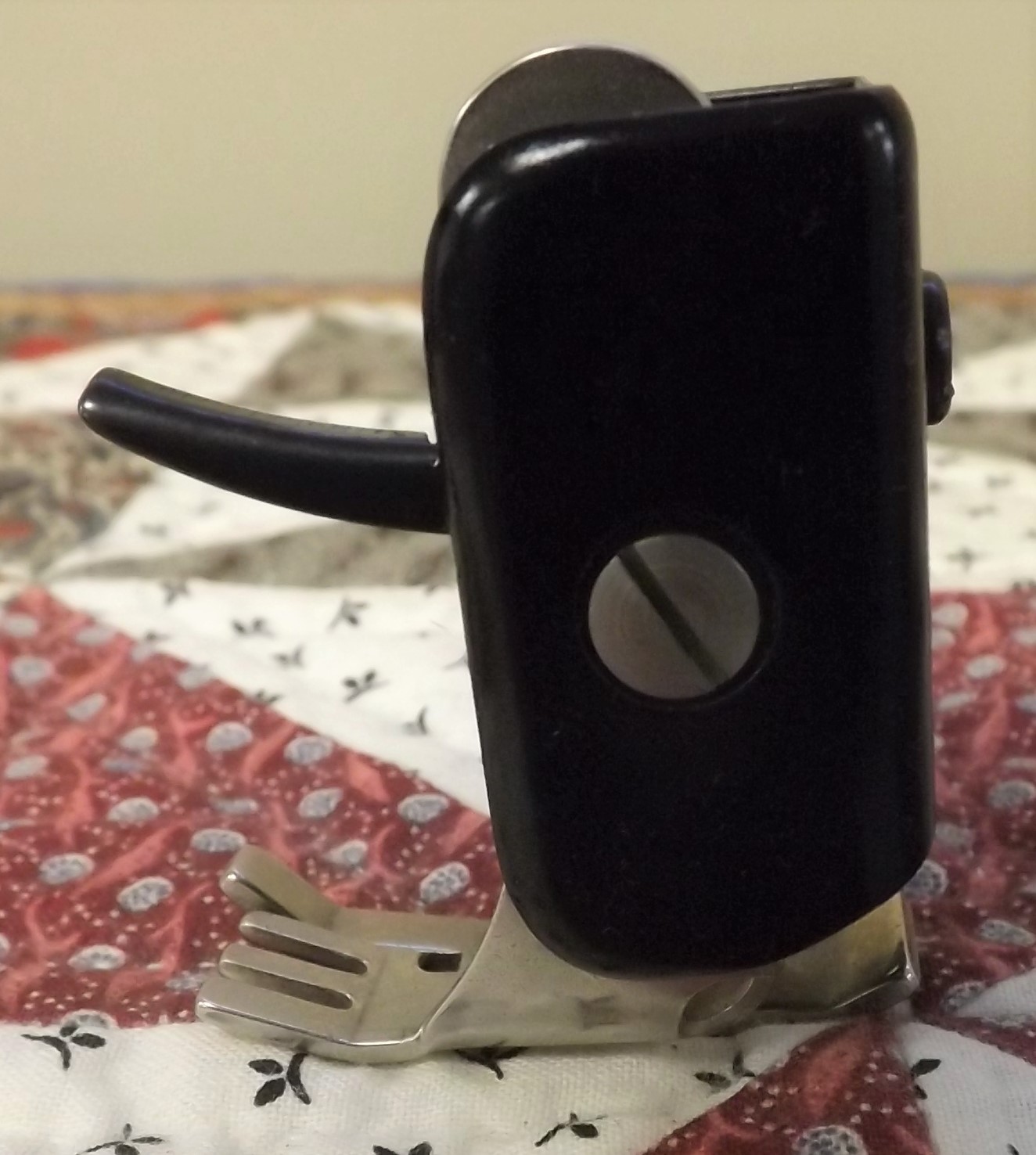 ANTIQUE and VINTAGE SEWING MACHINES WANTING a NEW HOME!!