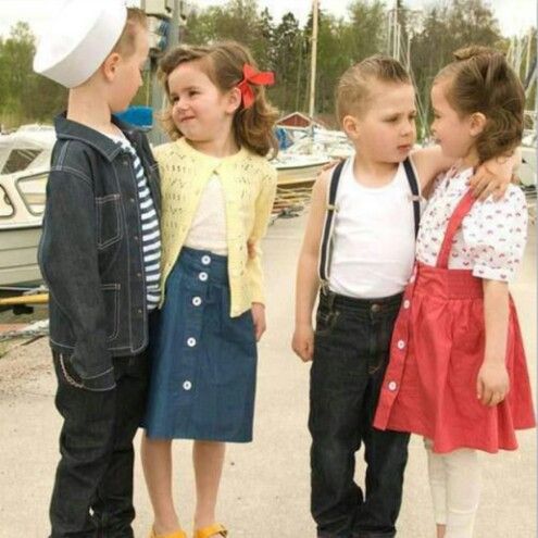 Bella Lights: Calling All Retro Fashionistas for Style Inspiration