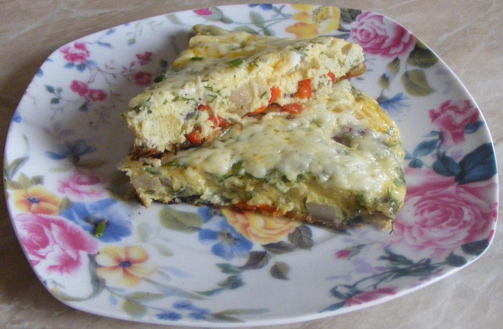 Omleta pufoasa cu branza si legume | Preparatedevis.ro