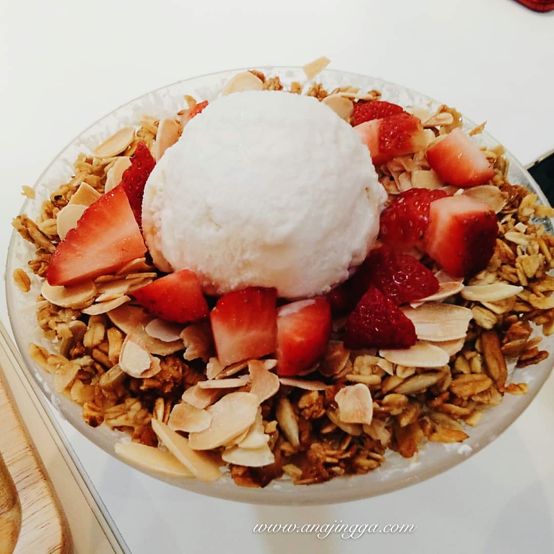 Keenakan pencuci mulut di Mykori Dessert Cafe