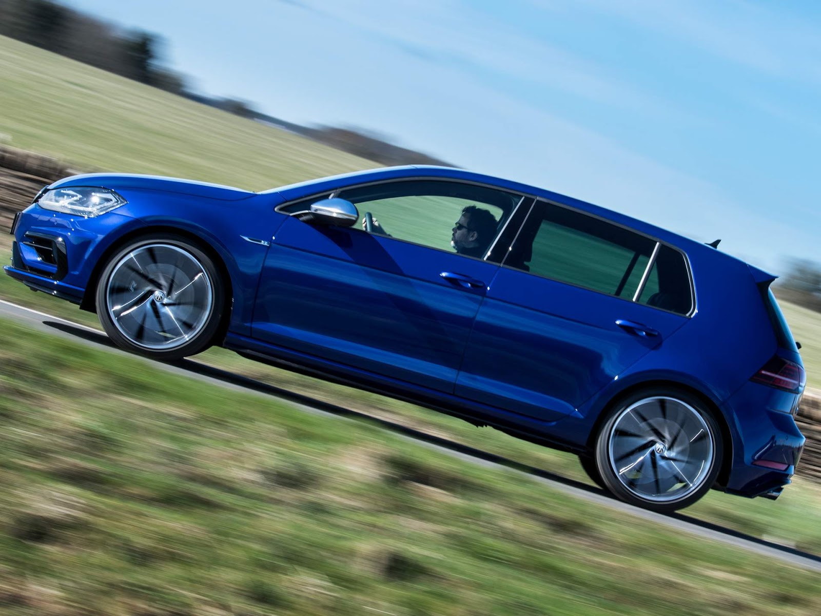 VW Golf foi o carro mais vendido na Inglaterra em junho