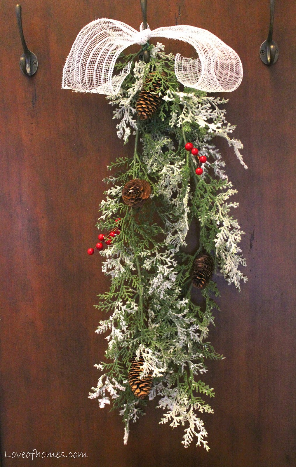 LOVE OF HOMES: Decorating With Garland