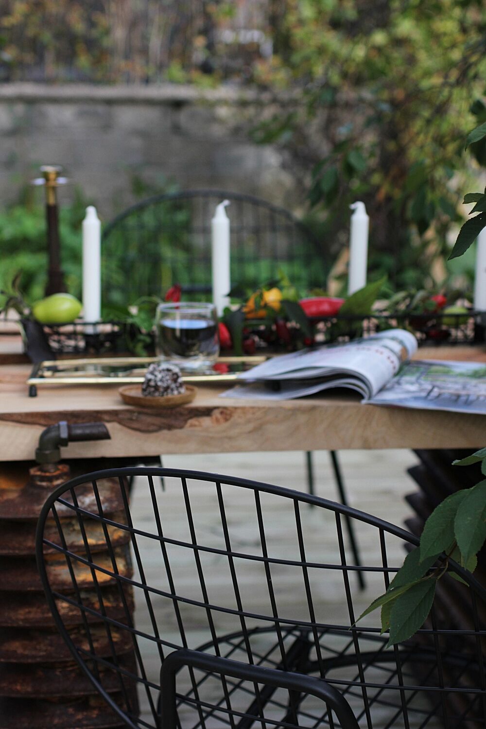 svart, vitt & rött: En kaffe ute på nya uteplatsen