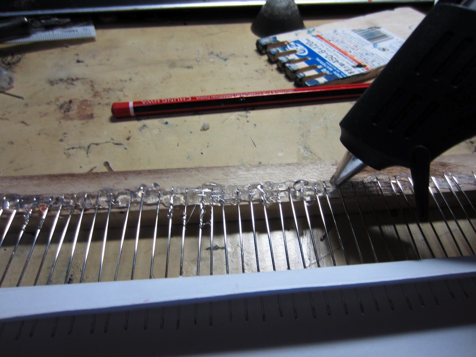 Marbling explained: marbling combs- Woolnough's method