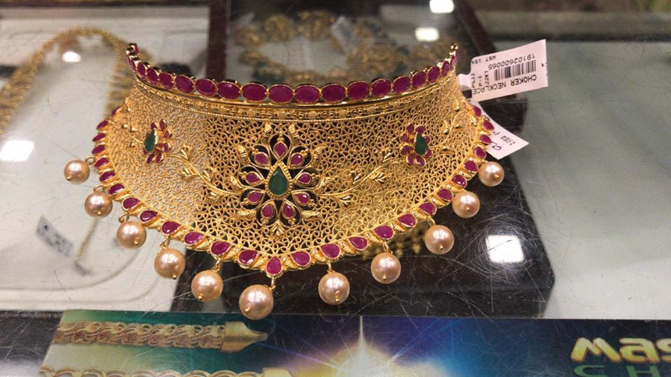 Light weight gold choker designs for kids functions