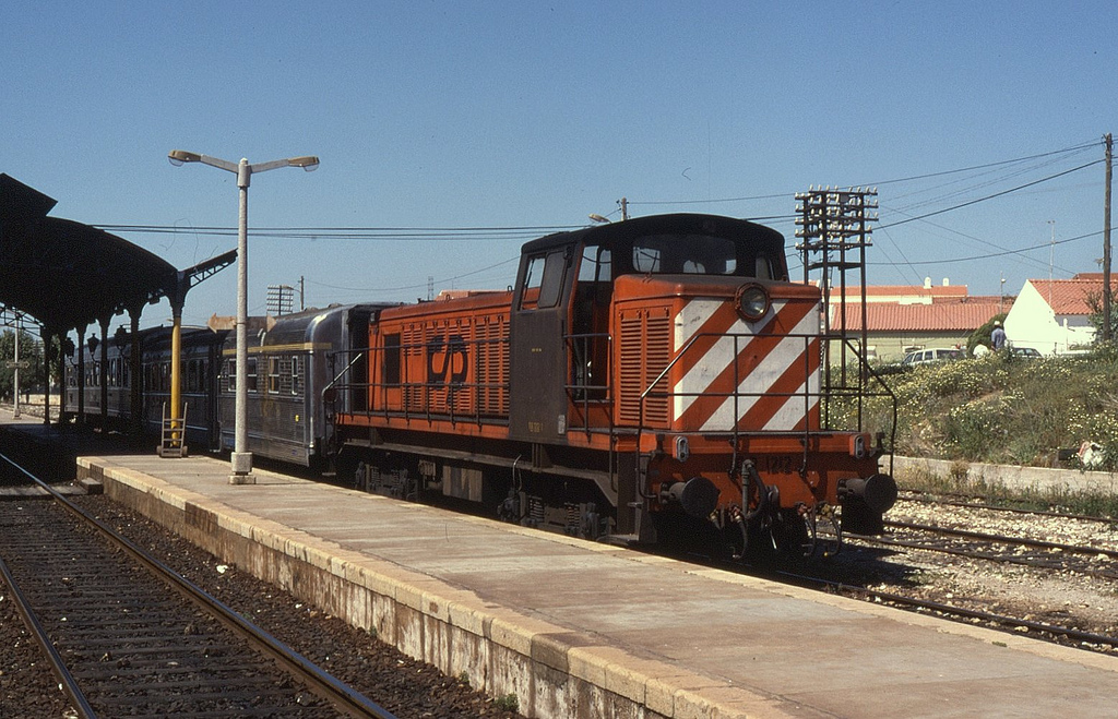 Os Caminhos de Ferro: Locomotivas Diesel CP Série 1200
