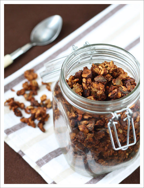 Magusad fotod: Suhkruvaba banaani-datli müsli