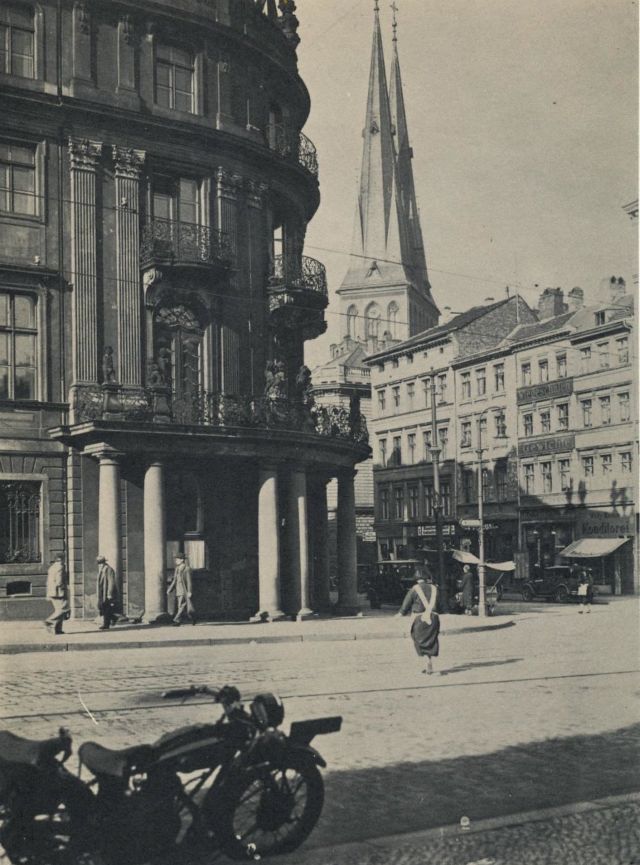Street Scenes of Berlin During the 1920s Through Amazing Photos ...