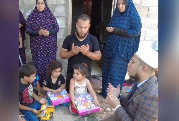 Ebit Liew- 'Dibom sampai tiga kali, hilang seorang demi seorang dalam ...