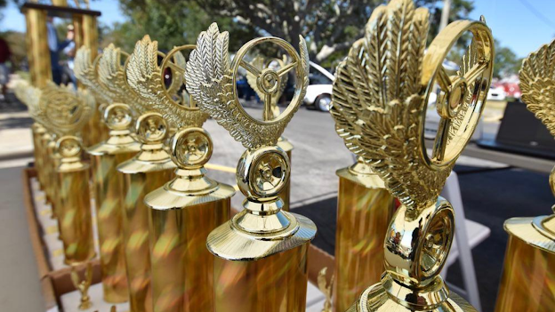 Flying W Awards: Check Into The Trend Of Modern Featured Awards