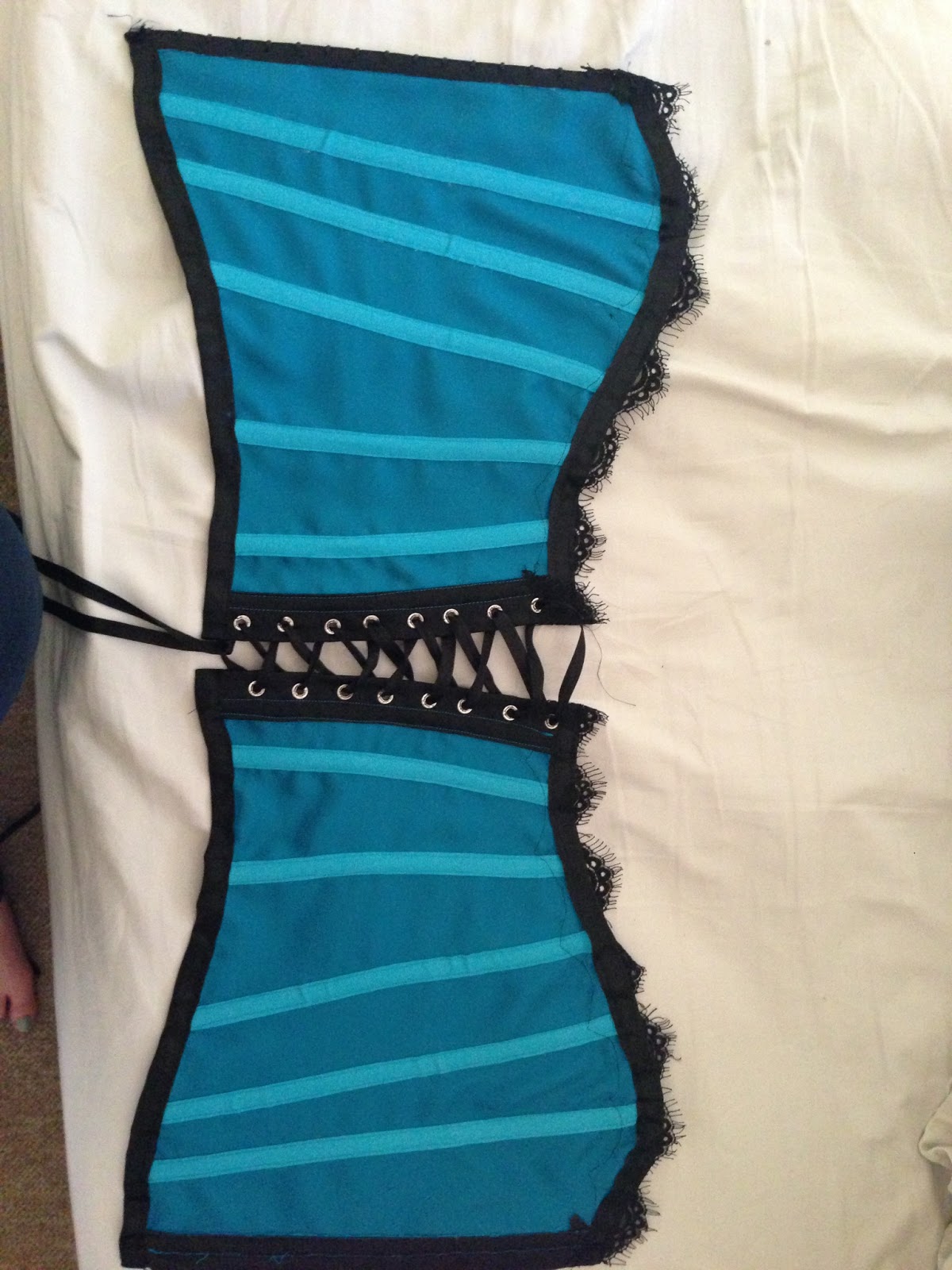 pearls. lace. & barb wire.: DIY Home-made corset/bustier