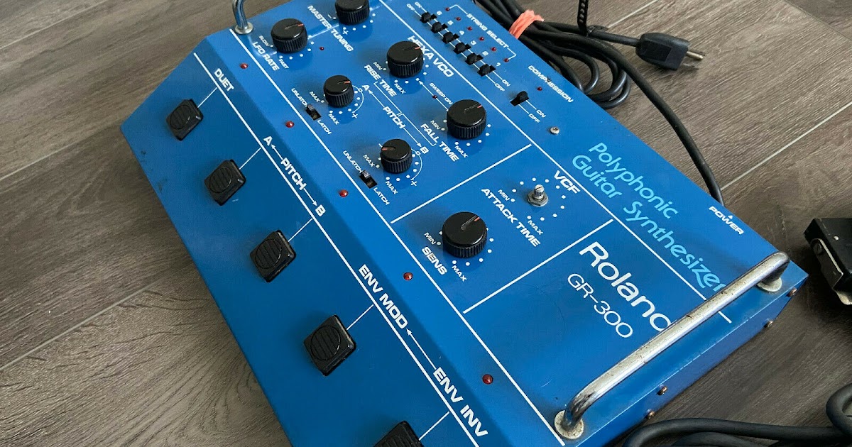 MATRIXSYNTH: Roland GR-300 Guitar Synthesizer SN 960657