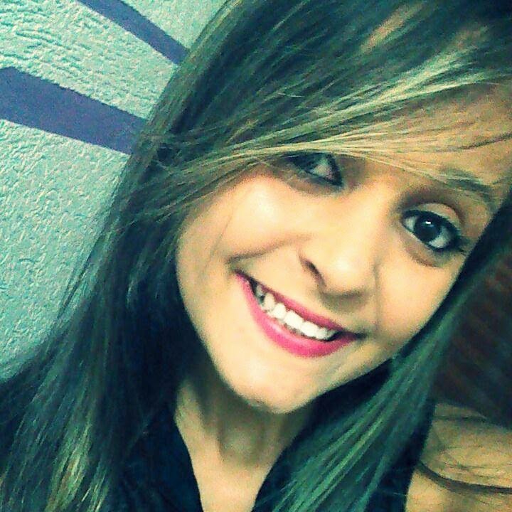 Mundo oficial fake: Dayane Oliveira