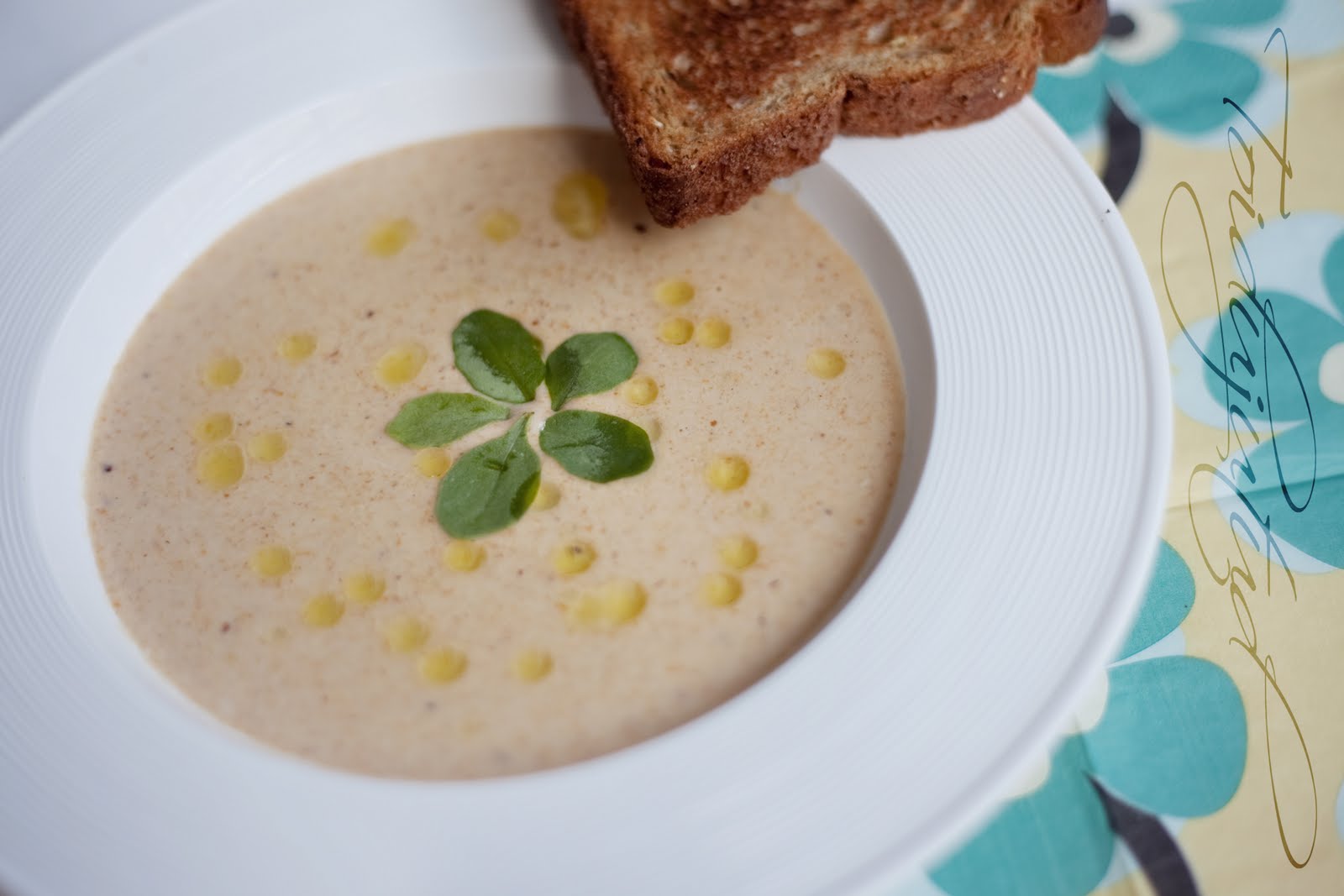 Kukeseene-suitsujuustu püreesupp | TOIDUJUTUD