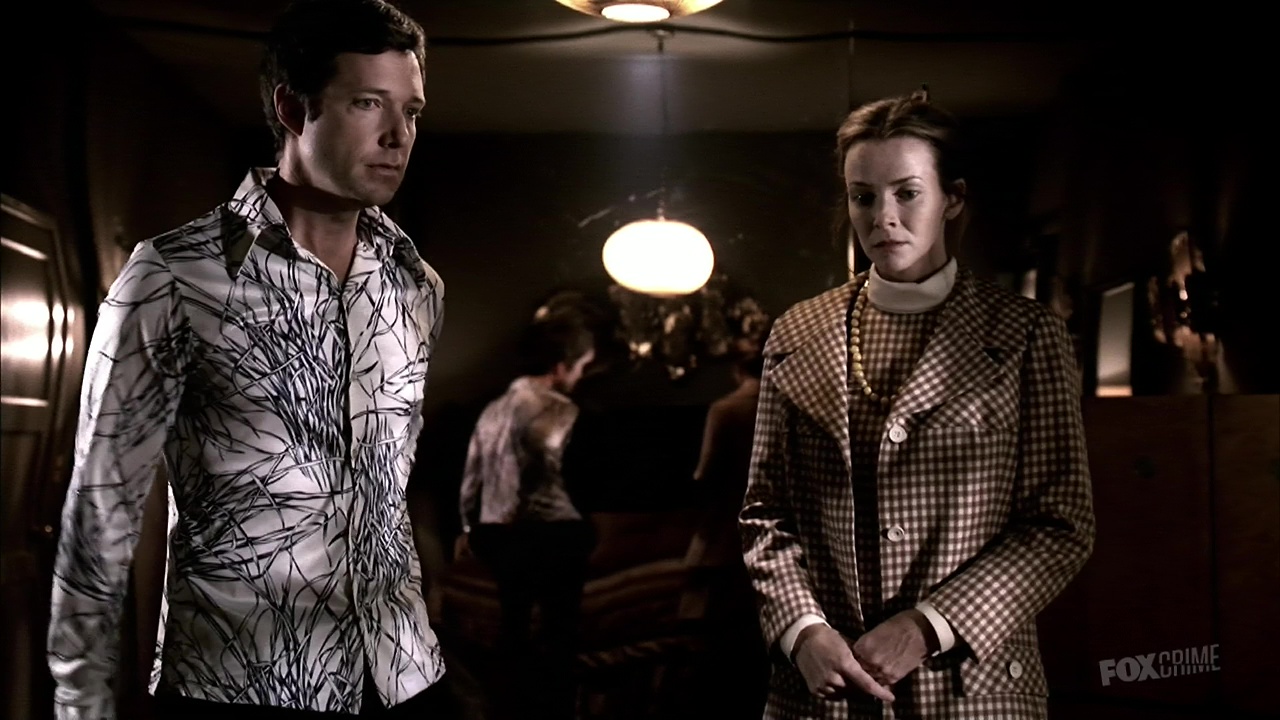 ausCAPS: George Newbern shirtless in Cold Case 4-07 "The Key"