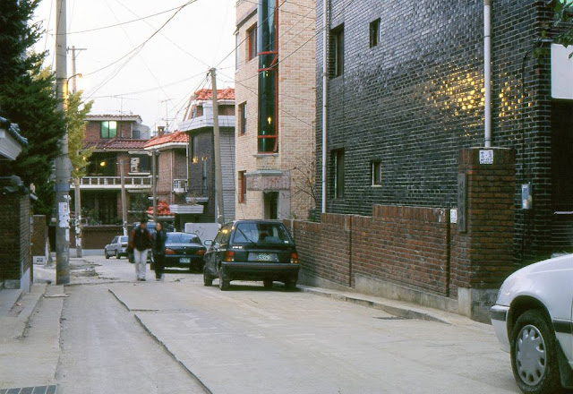 50 Candid Photographs That Capture Street Scenes of South Korea From ...