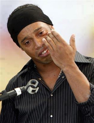 Welcome To Lekebiz324's World: Photo Of Soccer Star, Ronaldinho Crying ...
