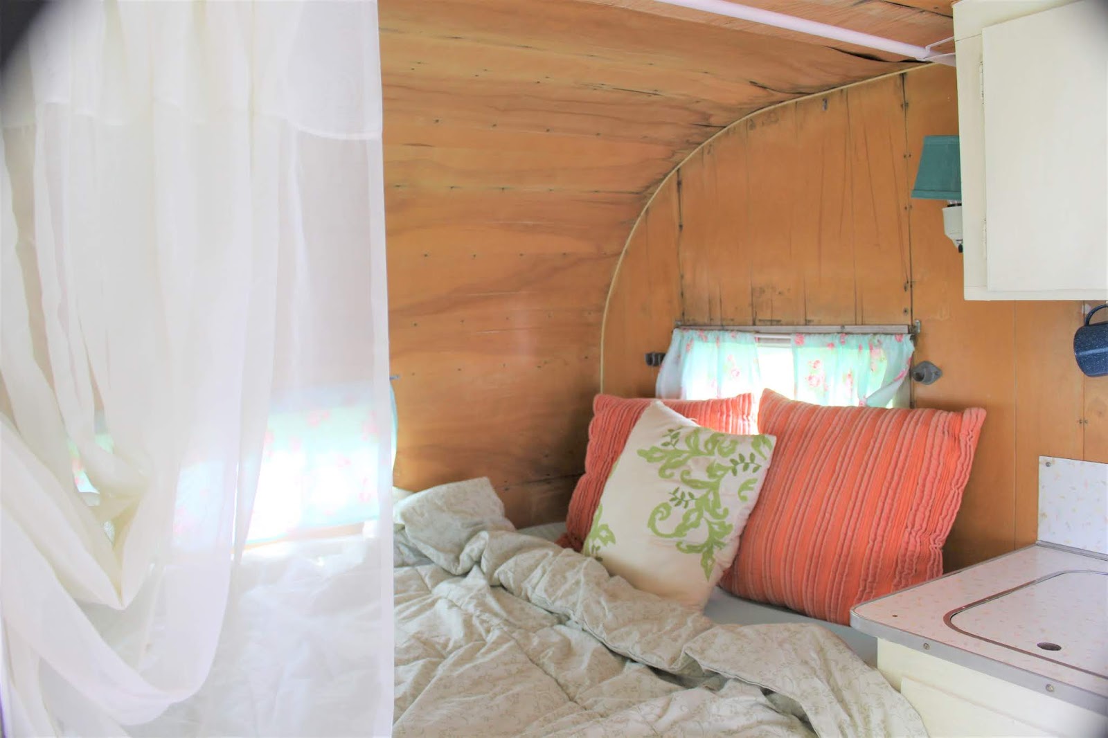 Romantic Country Living: 1963 Friendship Vacationaire Vintage Camper ...