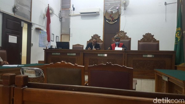 KPK Tak Hadir, PN Jaksel Tunda Sidang Gugatan MAKI soal Kasus Harun Masiku KPK Tak Hadir, PN Jaksel Tunda Sidang Gugatan MAKI soal Kasus Harun Masiku