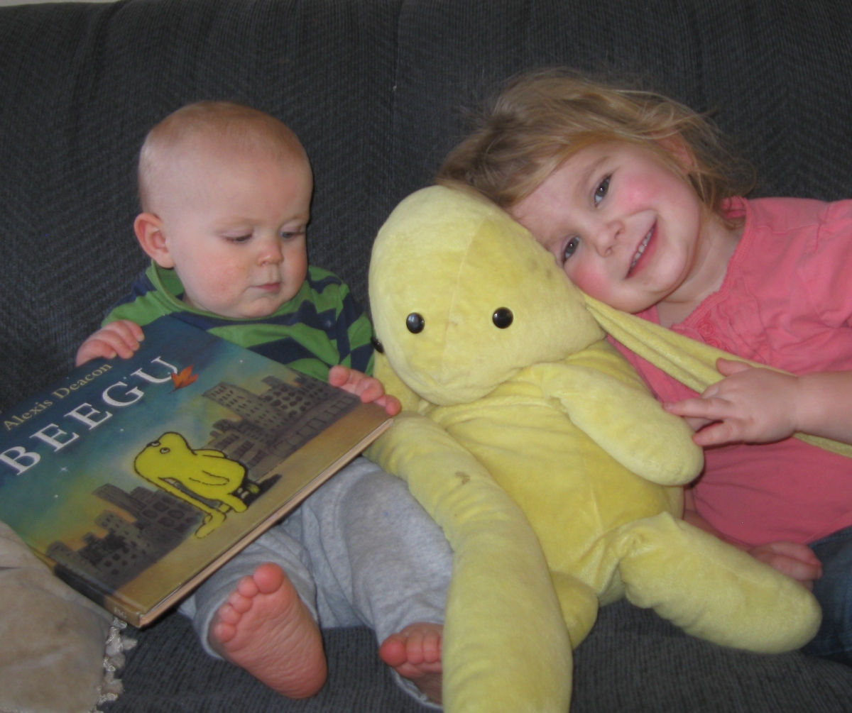 Rampant Eclecticism: Book Review, Beegu by Alexis Deacon