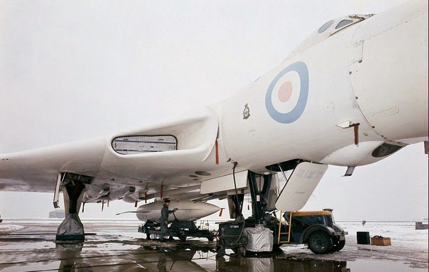 SI VIS PACEM, PARA BELLUM: Il missile Blue Steel era un'arma aria ...