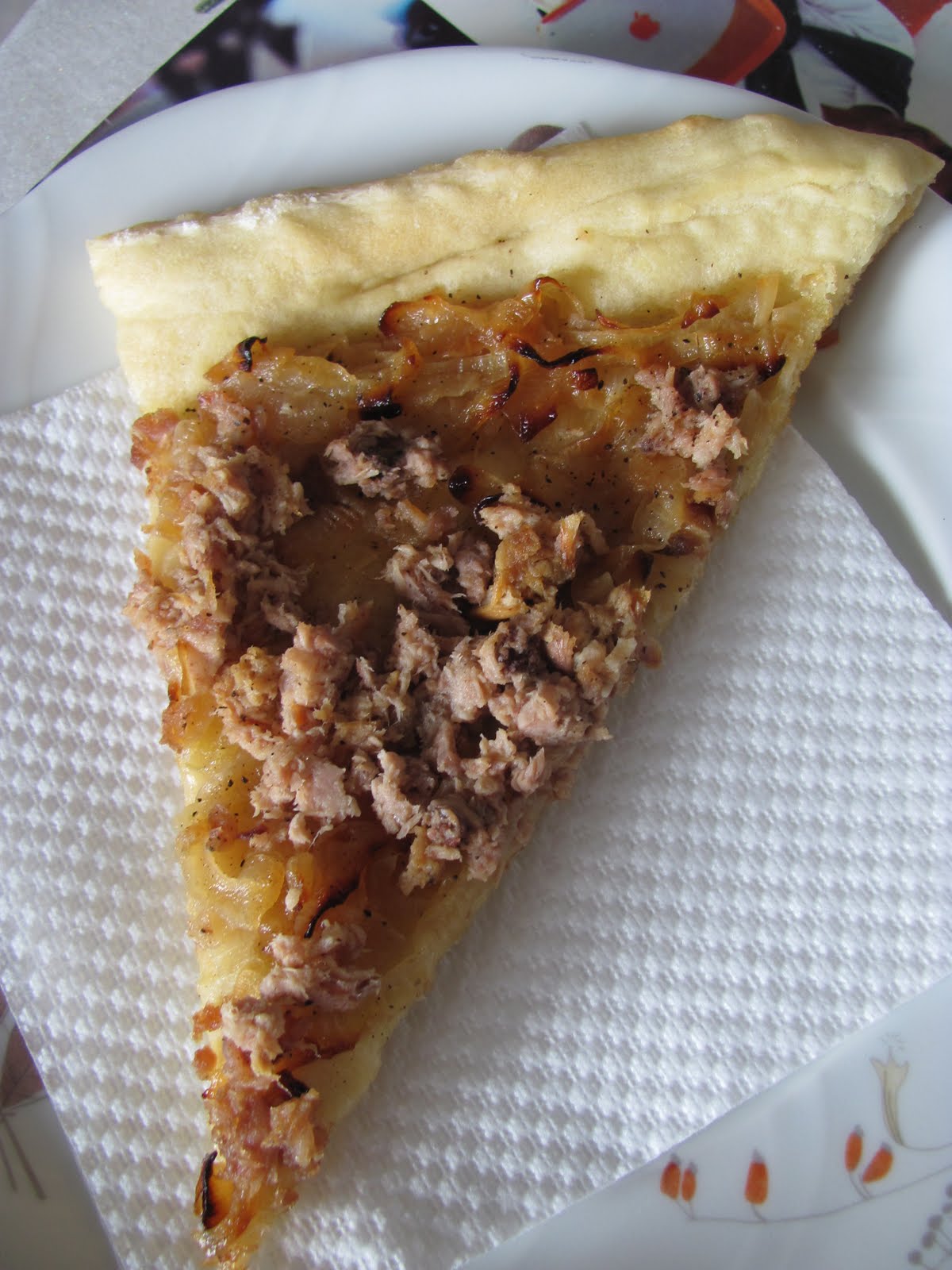 kuchnia pod wulkanem: Pizza con tonno e cipolla, czyli pizza z ...