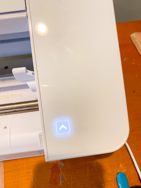 How to Load Vinyl Into Silhouette CAMEO 4 So It Cuts Straight ...