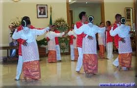 INILAH TARI-TARIAN TRADISIONAL INDONESIA BESERTA GAMBAR DAN MAKNANYA ...