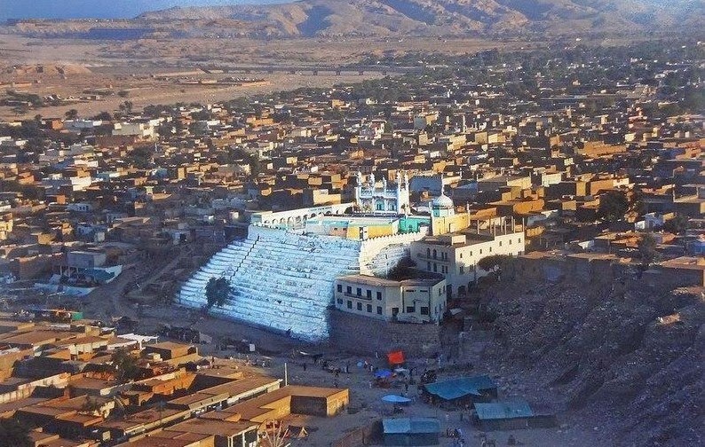 Sakhi Sarwar Near Dera Ghazi Khan