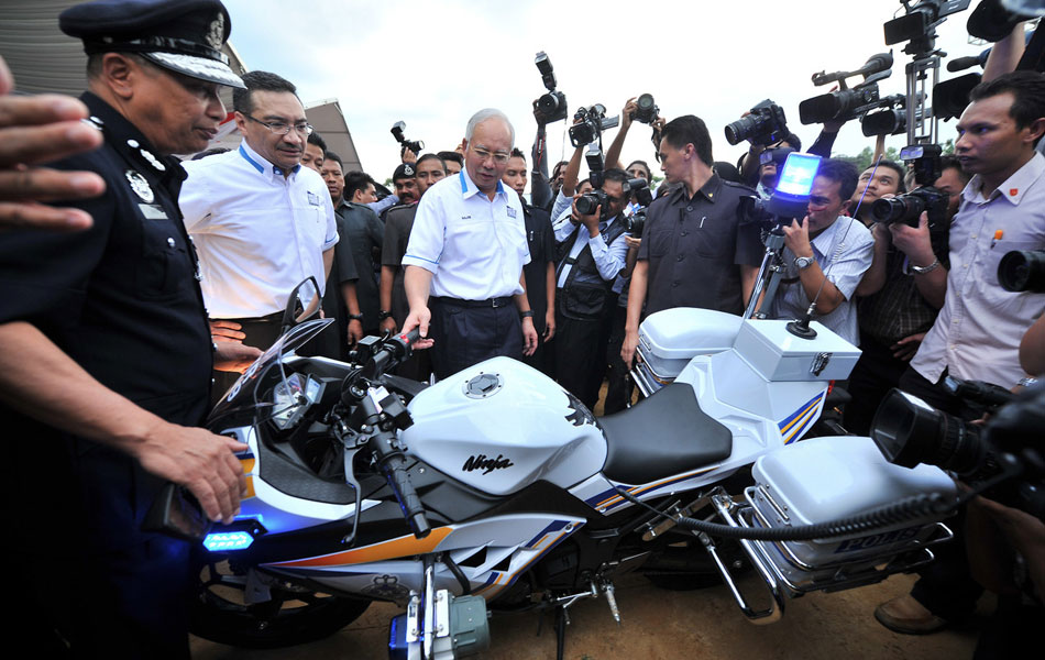 Unit Rondaan Bermotorsikal PDRM Menggunakan Motorsikal Kawasaki Ninja ...