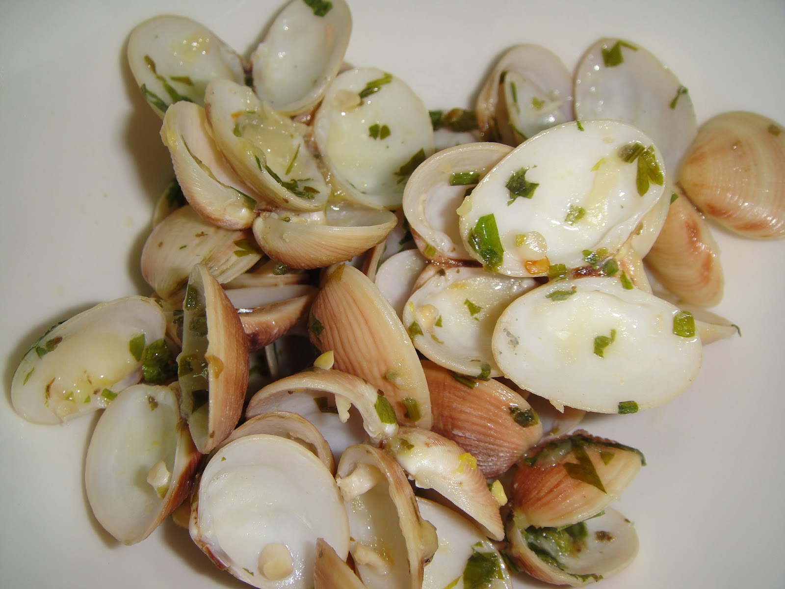 Maryam's Culinary Wonders: 172. One-Pot Clam Meal