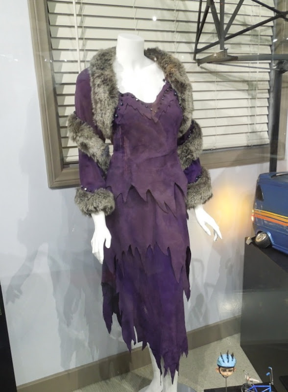 Hollywood Movie Costumes and Props: The Flintstones Elizabeth Taylor ...