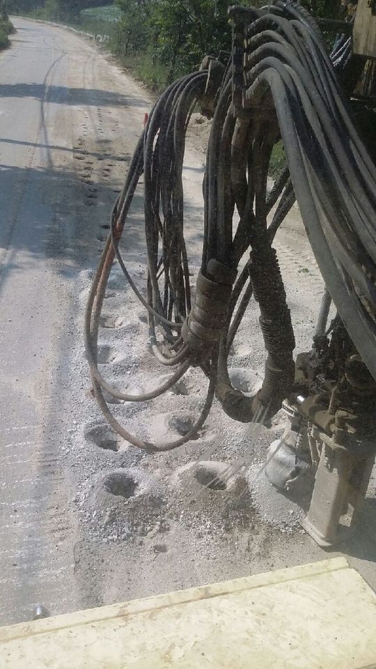 Drill & Split Rocks !: Trenching with Drill & Split technology