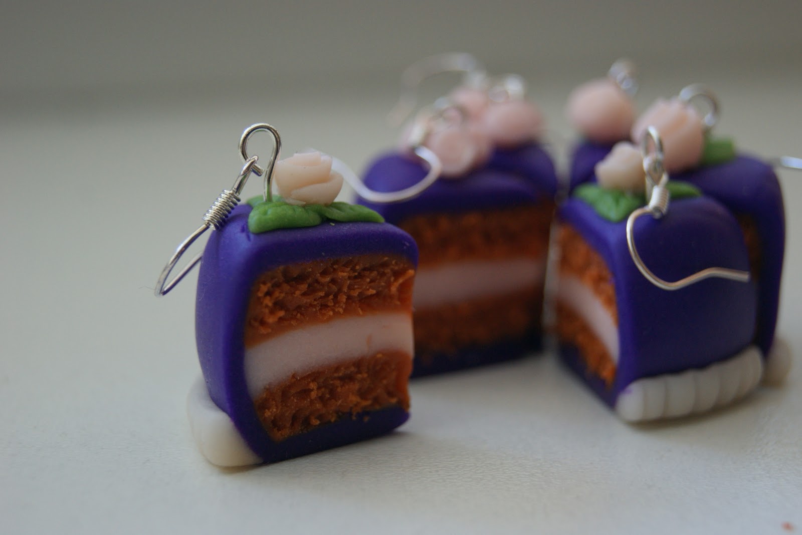 Fabryka biżuterii: Tort z modeliny