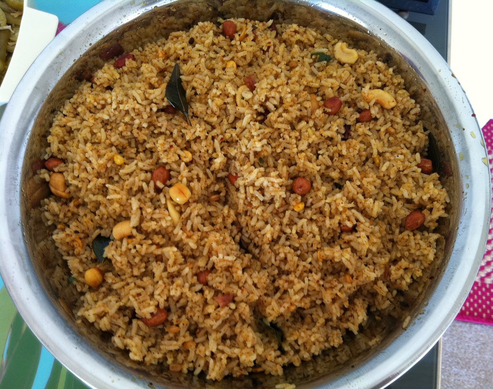 Kovil Puliyodharai in Iyengar Style - Temple Style Puliyodharai ...